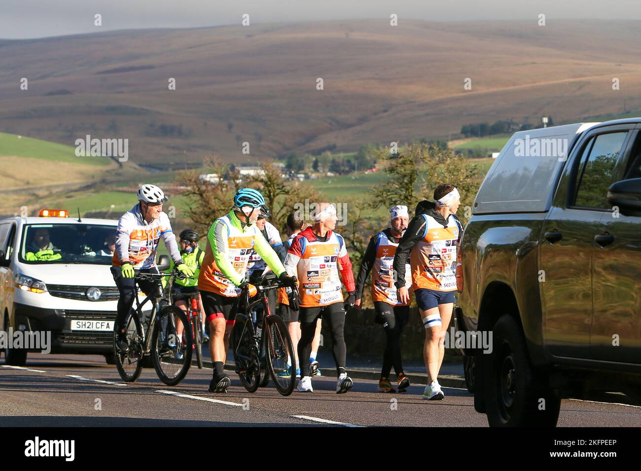 Kevin Sinfield e la sua squadra nel giorno 7 della sua sfida Ultra7 in ...