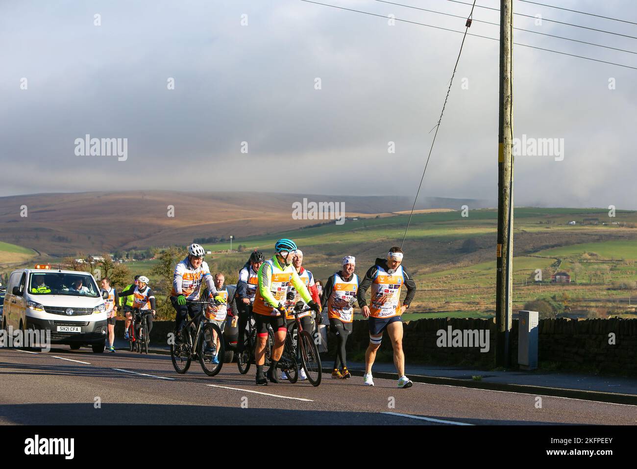 Kevin Sinfield e la sua squadra nel giorno 7 della sua sfida Ultra7 in ...