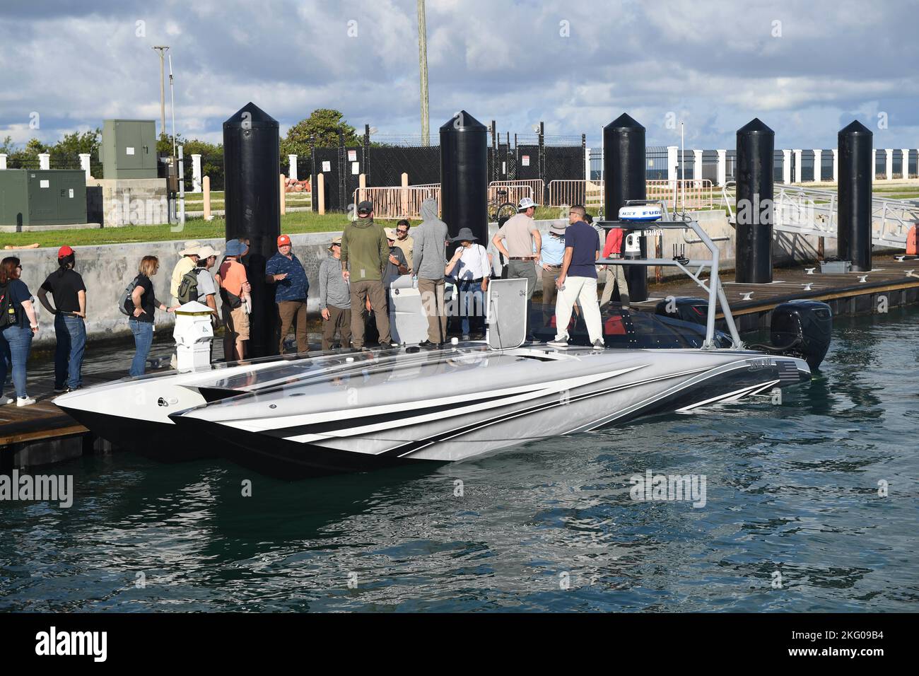 221018-N-DB801-0043 KEY WEST, Fla. – (Ott 18, 2022) – gli scienziati ...