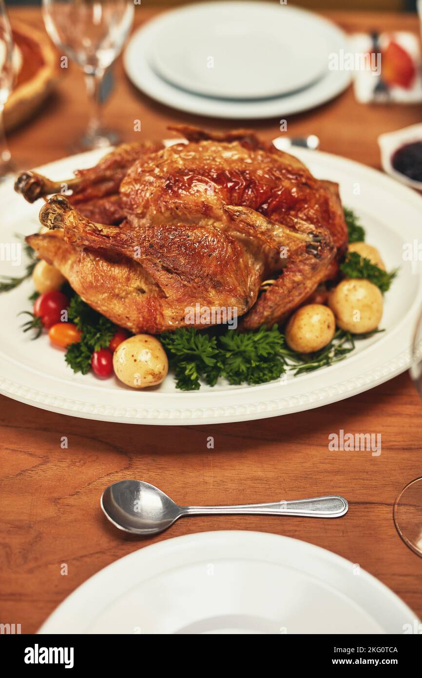 Apparecchiare la tavola per la cena di famiglia immagini e fotografie ...