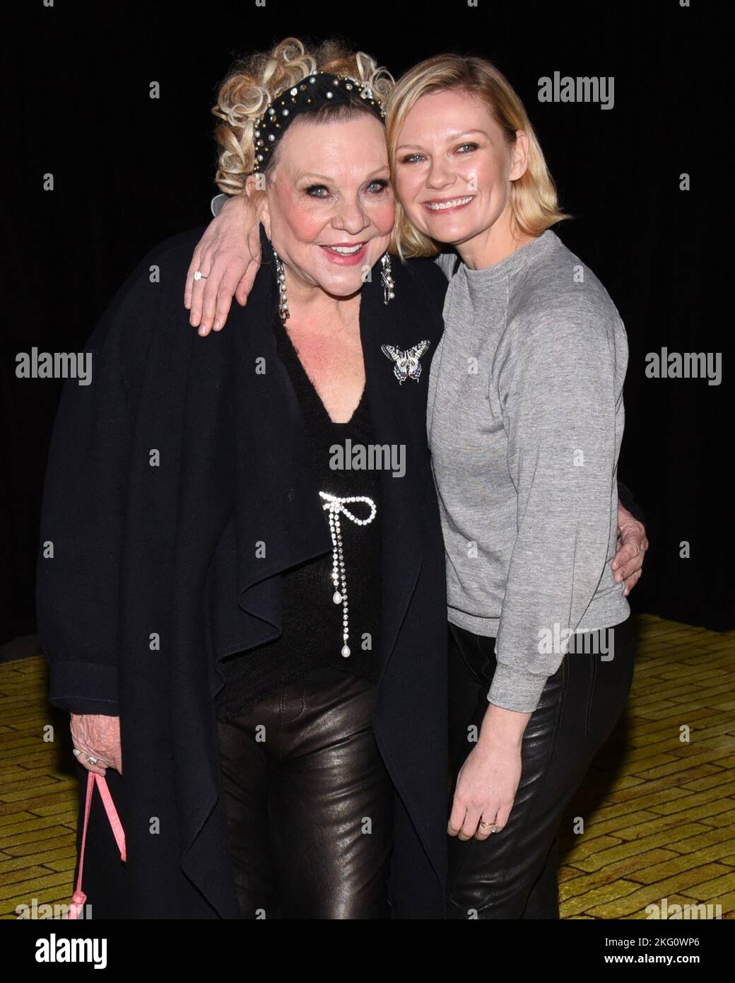 20 novembre 2022 - Los Angeles, California - Inez Rupprecht e Kirsten ...