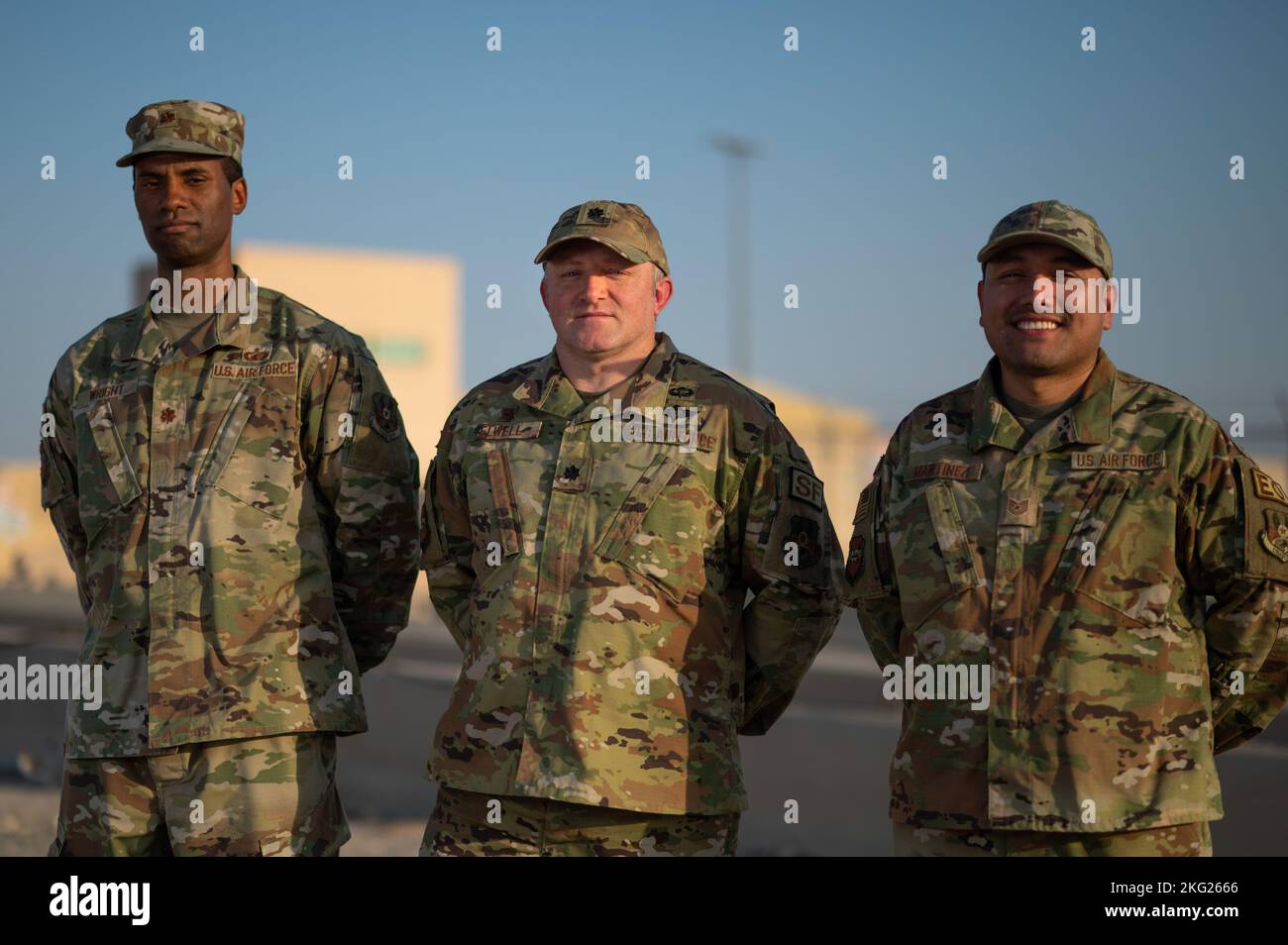 Da sinistra, Maj. Brian Wright, Lt. Col. Joshua Elwell e Tech. SGT ...
