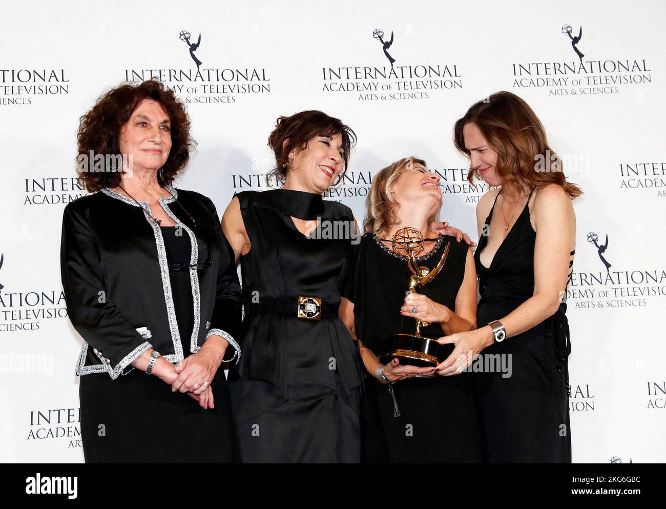 Enfants de daech les damnes de la guerre immagini e fotografie stock ad ...