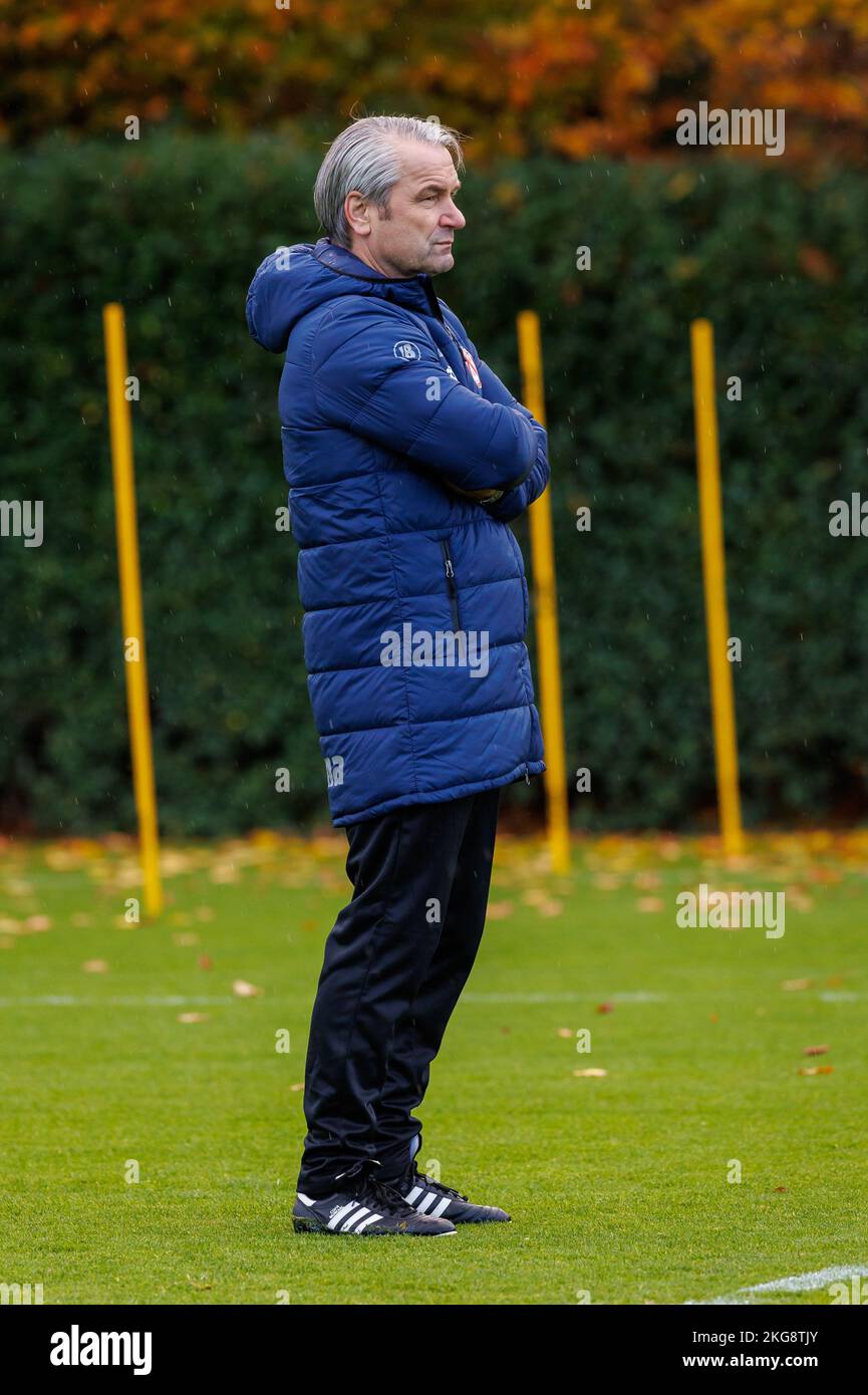Belgio, 22/11/2022, il nuovo allenatore capo di Kortrijk, Bernd Storck ...