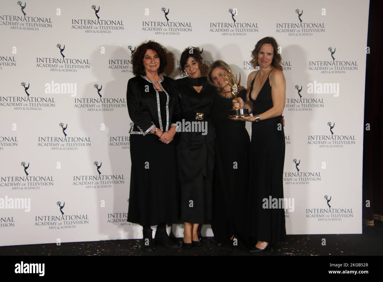 Enfants de daech les damnes de la guerre immagini e fotografie stock ad ...