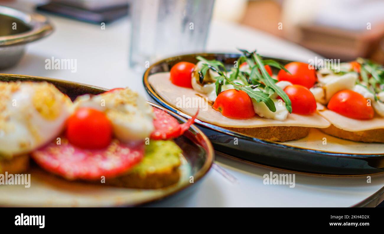 Cena mattutina immagini e fotografie stock ad alta risoluzione - Alamy