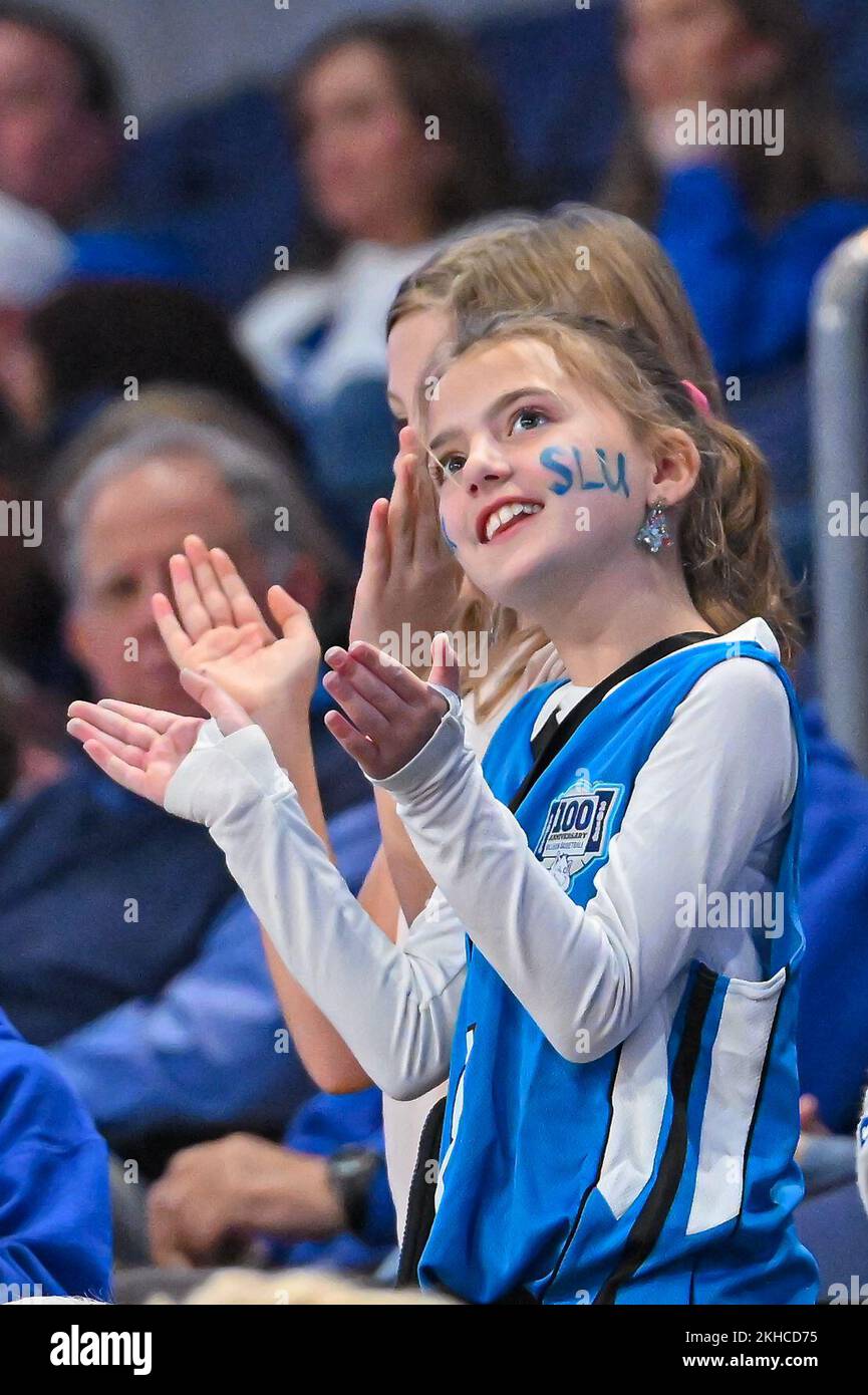 23 NOVEMBRE 2022: Un giovane tifoso allieta i Billikens in un gioco di ...