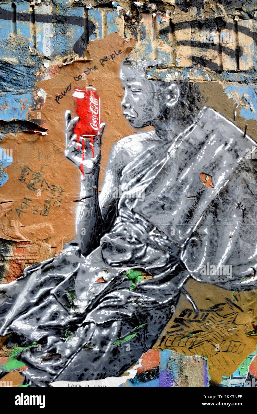 Buddhist monk drinking coca cola immagini e fotografie stock ad alta ...