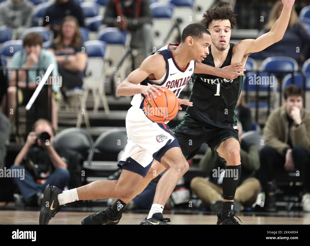 24 novembre 2022: La guardia dei Gonzaga Bulldogs Nolan Hickman (11 ...