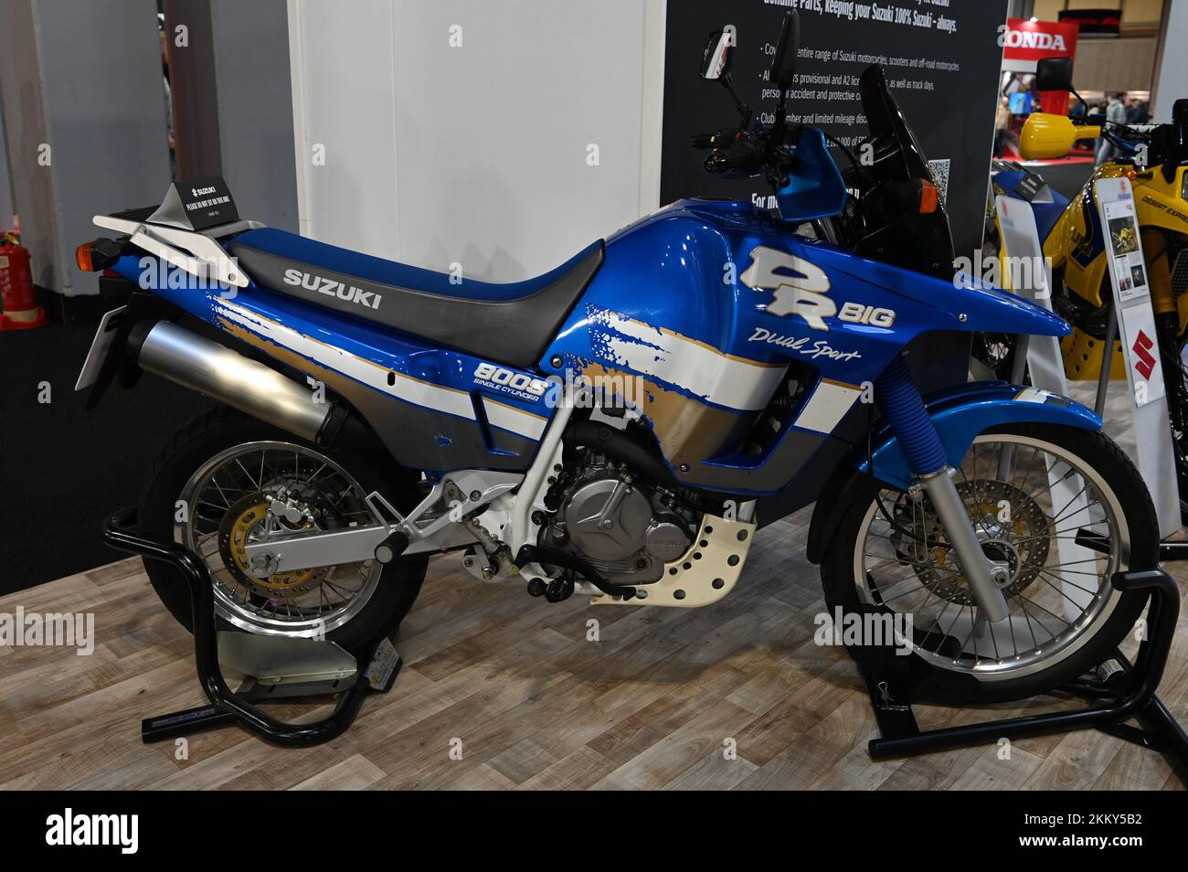 Dual sport motorcycle immagini e fotografie stock ad alta risoluzione ...