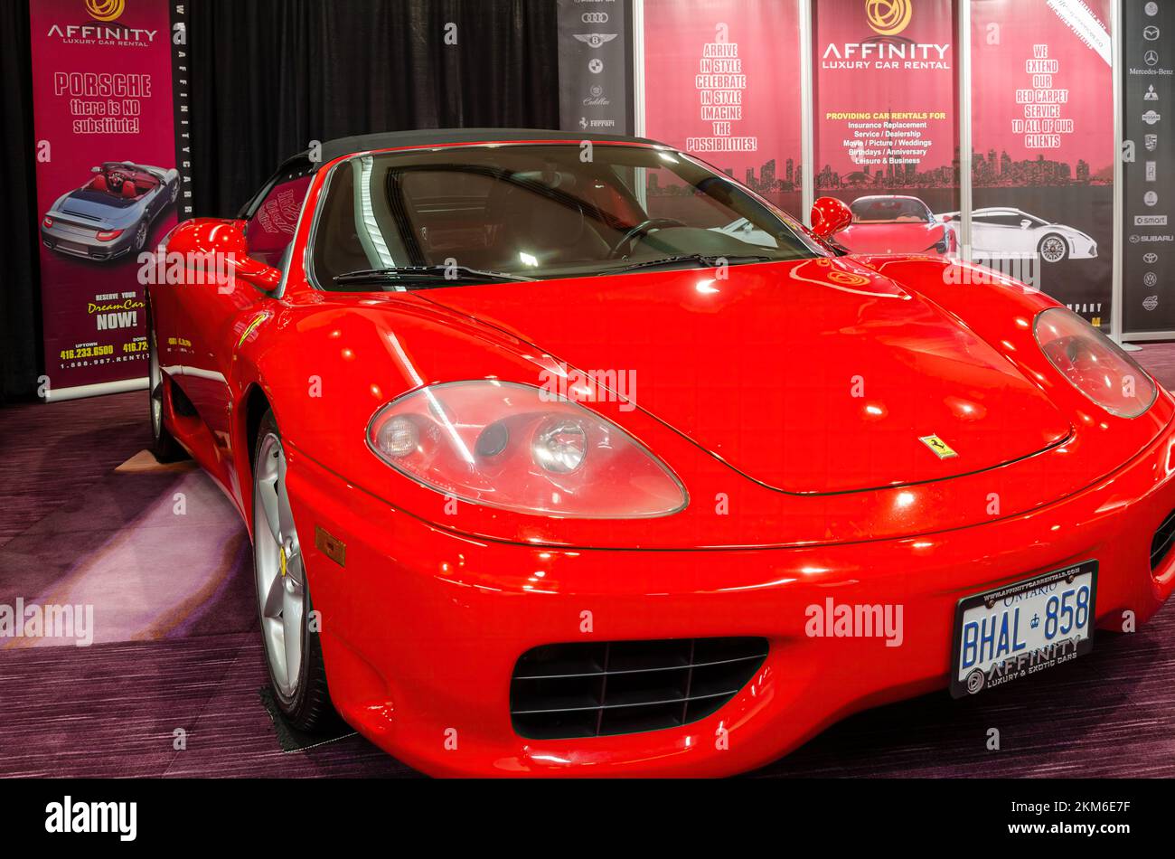 Red ferrari car immagini e fotografie stock ad alta risoluzione - Alamy