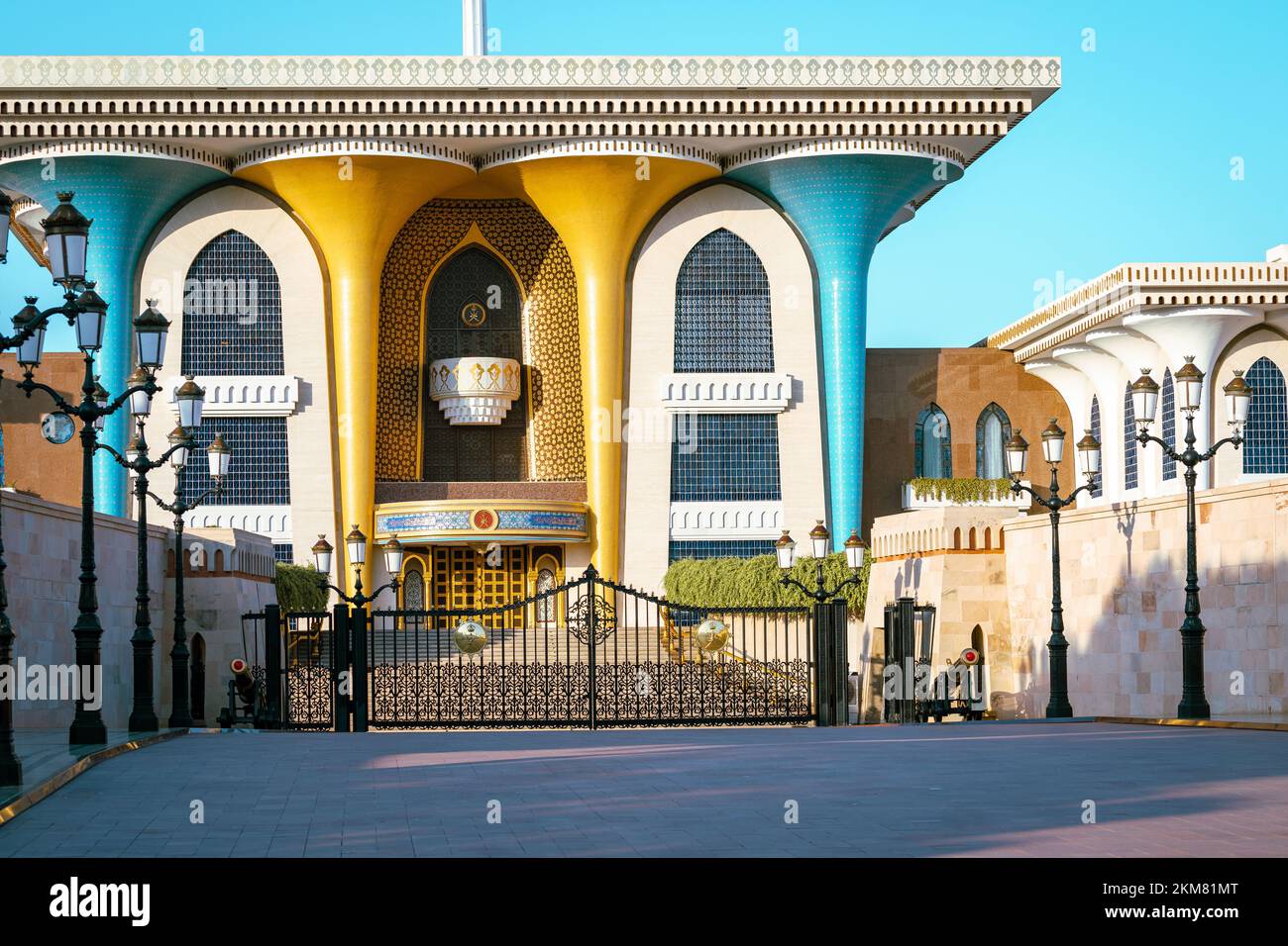 MUTRAH, MUSCAT, OMAN - 14 NOVEMBRE 2022: Al Alam Sultan Palace a Muscat ...