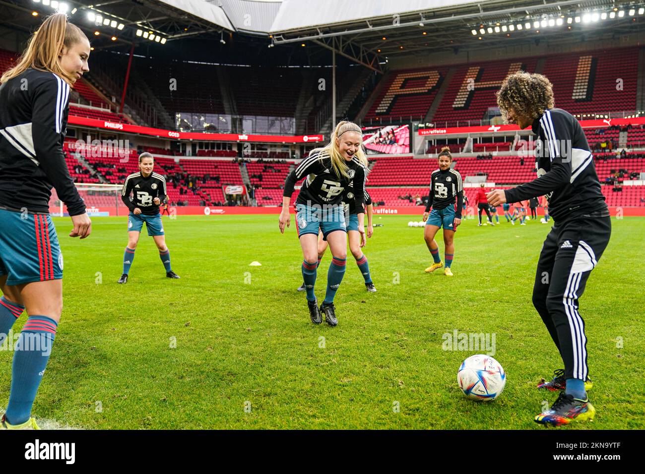 Eindhoven - Sophie Cobussen di Feyenoord V1, Kim Hendriks di Feyenoord ...
