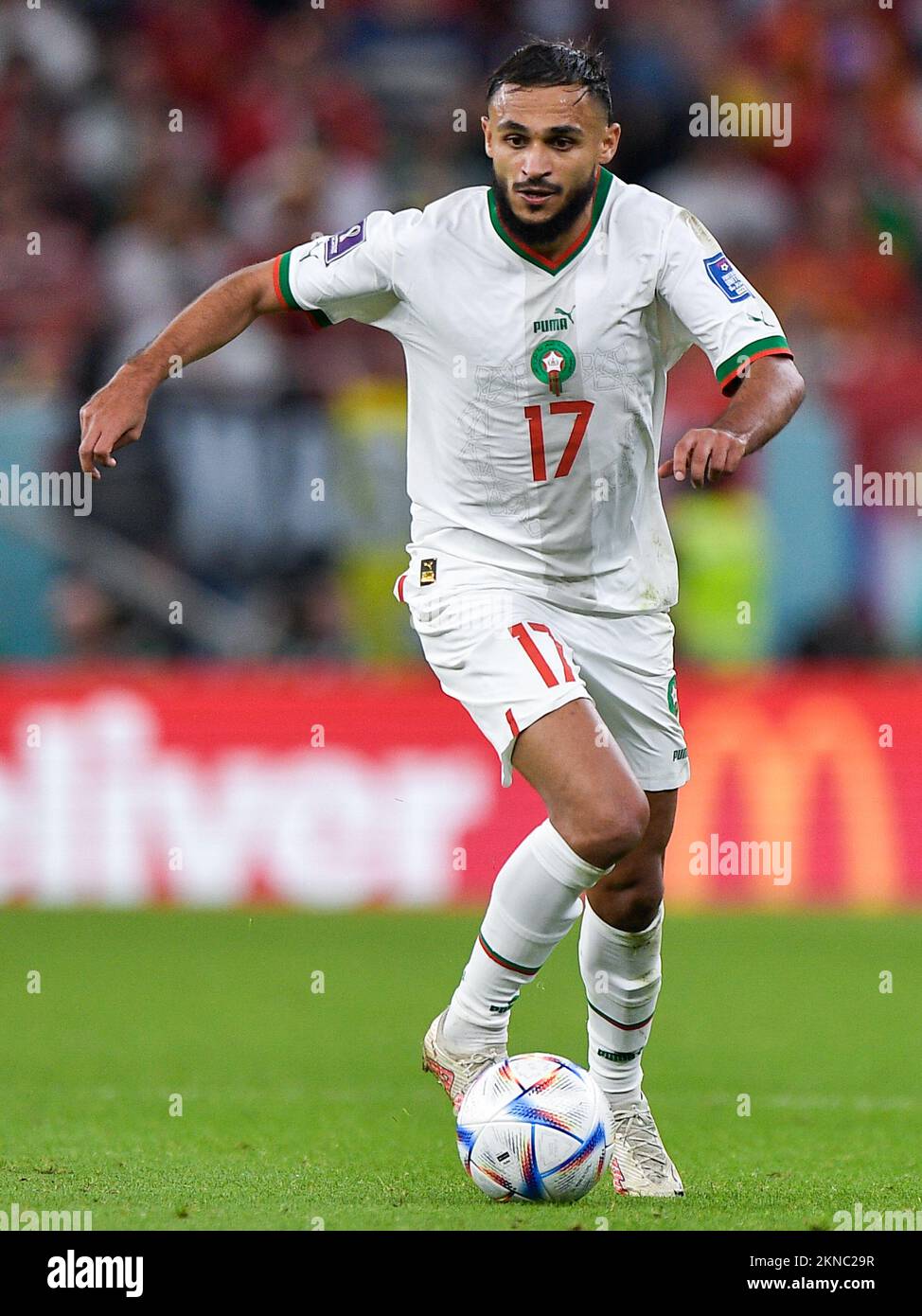 DOHA, QATAR - 27 NOVEMBRE: Sofiane Boufal del Marocco corre con la palla durante il Gruppo F ...