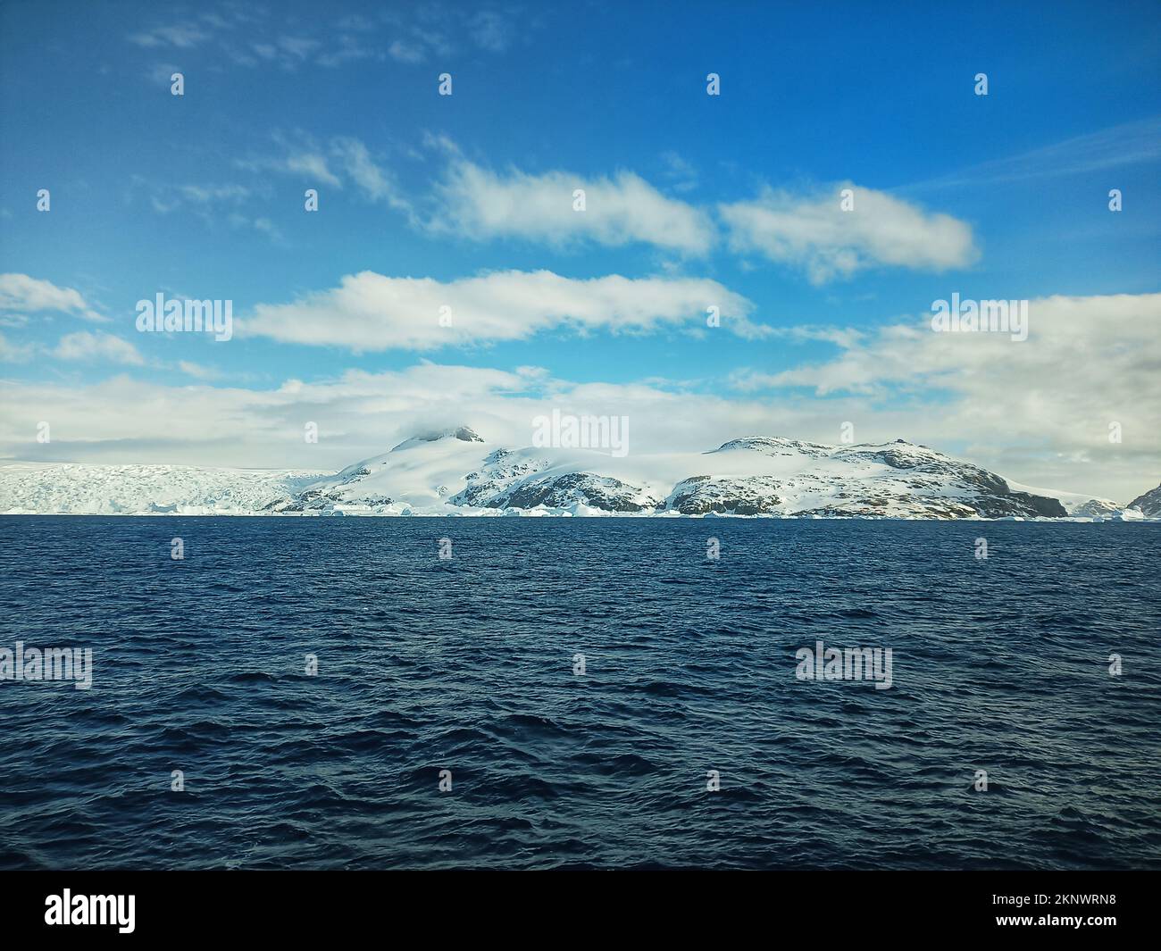 baia di cierva,antartide,antartide,penisola antartica,montagne innevate ...