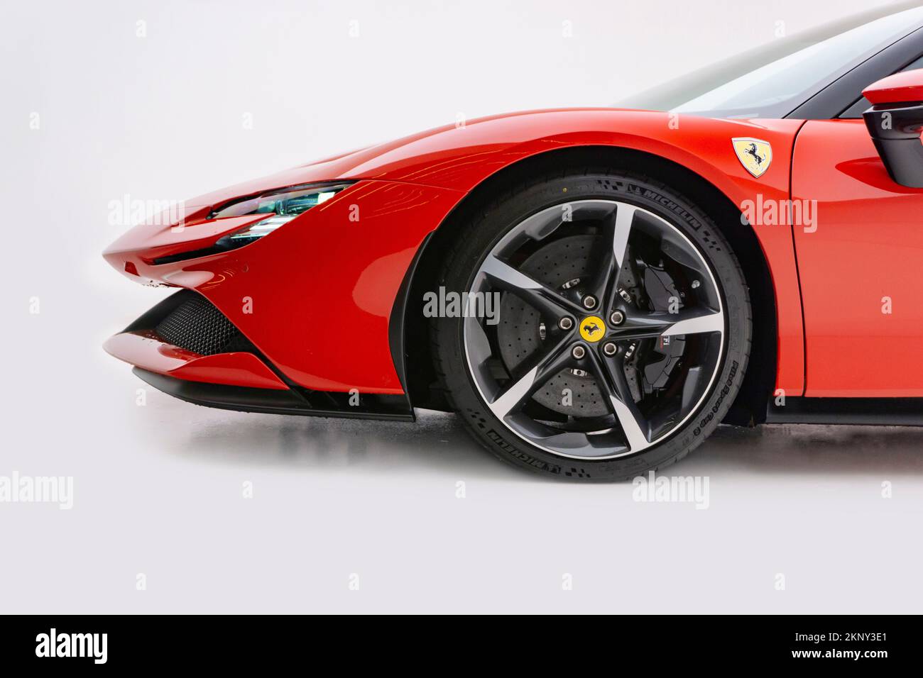 Ferrari sf90 stradale immagini e fotografie stock ad alta risoluzione ...