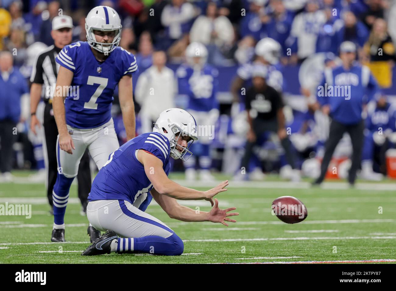 Indianapolis, Indiana, Stati Uniti. 28th Nov 2022. Il punter Matt Haack ...