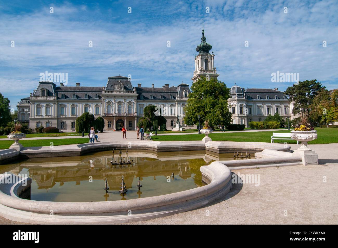 Il Festetics Palace è un palazzo barocco situato nella città di Keszthely, Zala, Ungheria. L ...