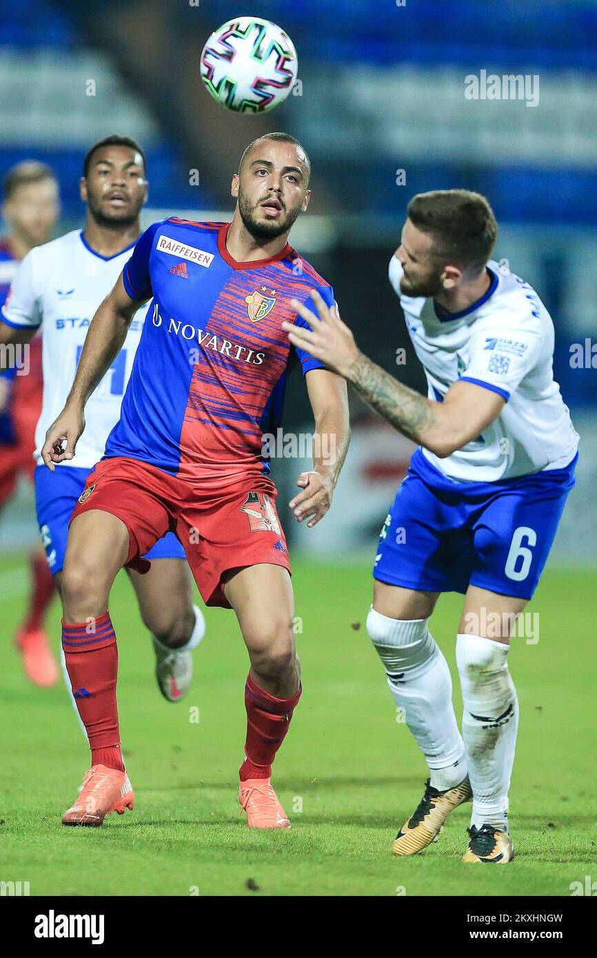 Arthur Mendonca Cabral del FC Basel e ante Majstorovic di NK Osijek in ...