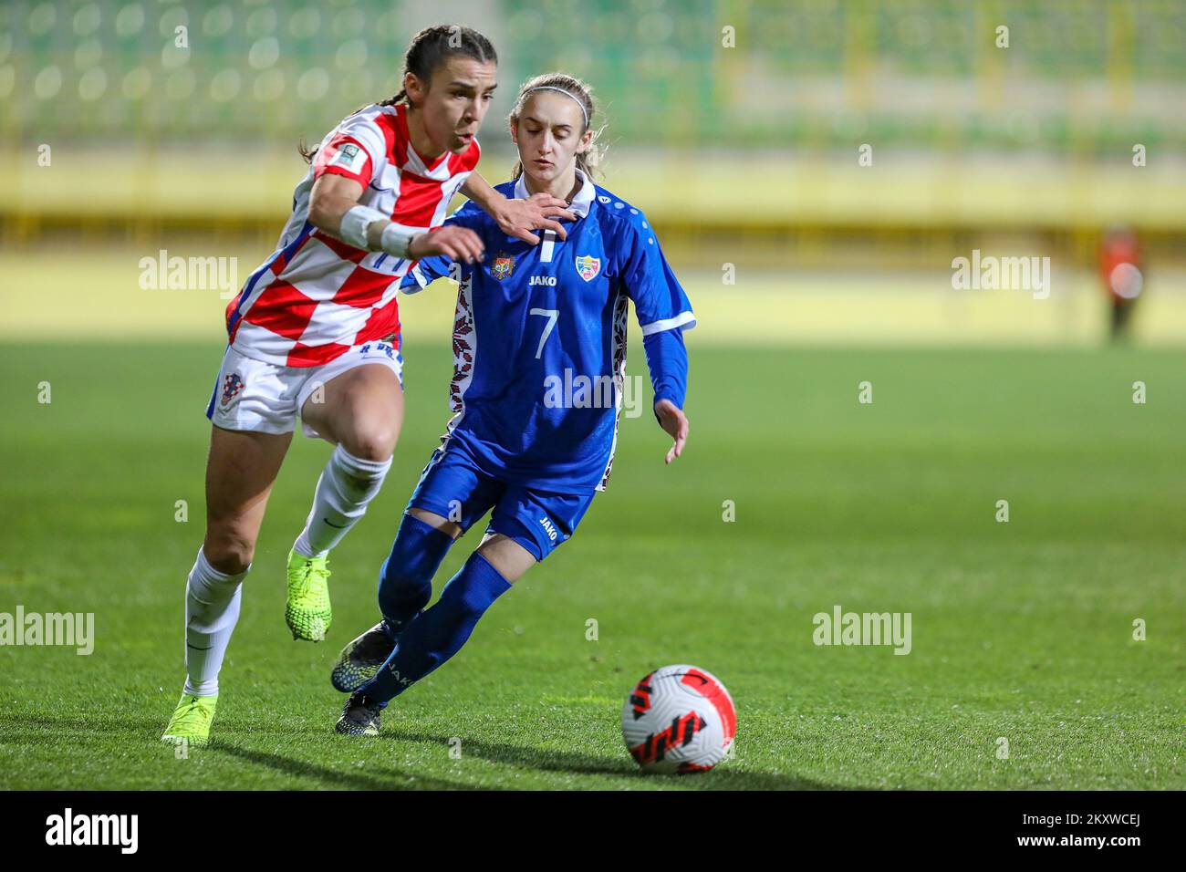 Antonia Dulcic di Croazia è sfidato da Carina Doiban di Moldova durante ...