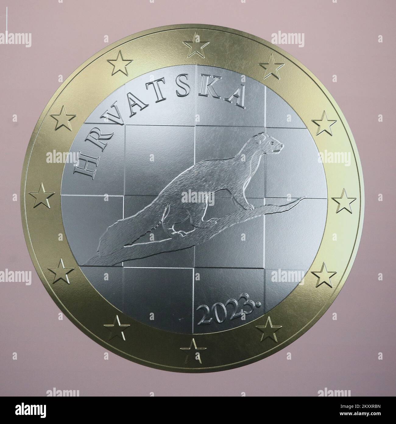 L'immagine mostra l'euro e la moneta da cent. Il Governatore della ...