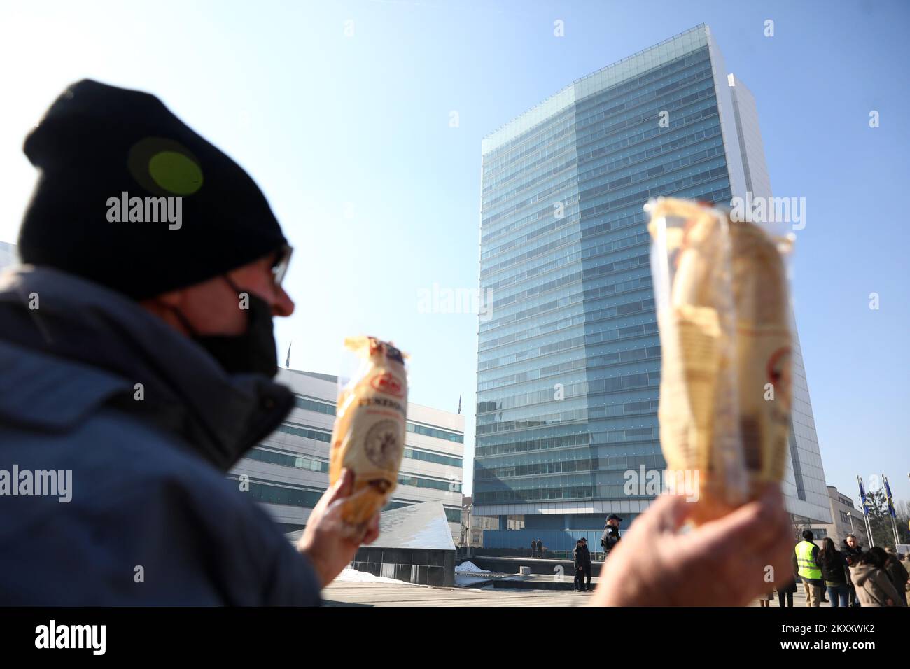 Protesta di un gruppo di cittadini davanti alla costruzione dell ...