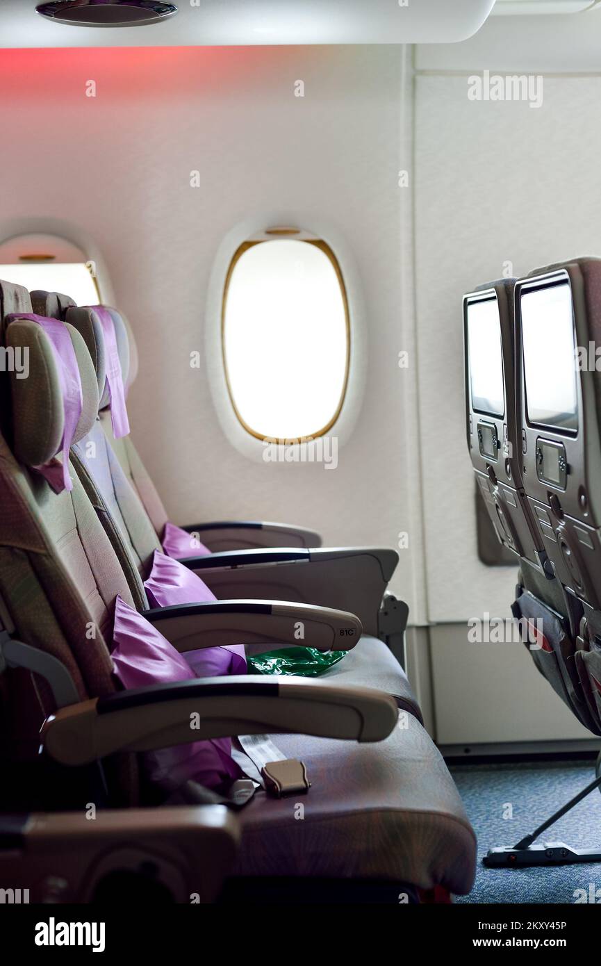 Airbus a380 800 cabin emirate immagini e fotografie stock ad alta ...