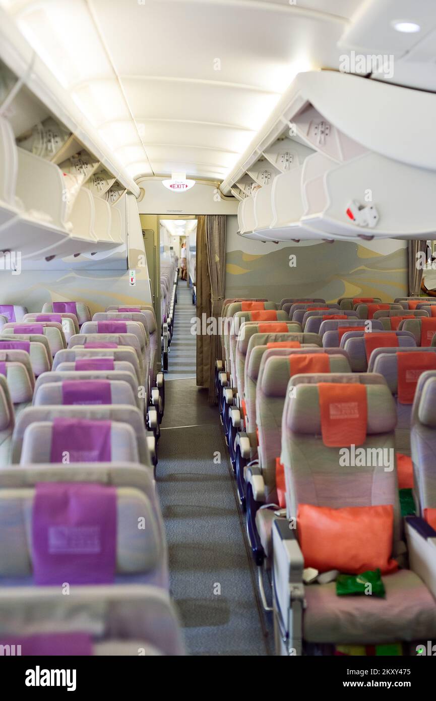 Airbus a380 800 cabin emirate immagini e fotografie stock ad alta ...