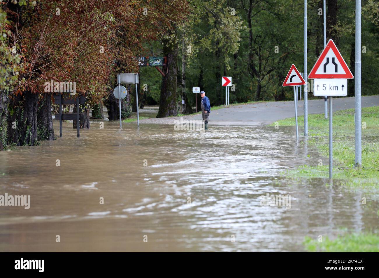 La forte pioggia provocò l'ascesa del fiume Kupa e dei suoi affluenti ...