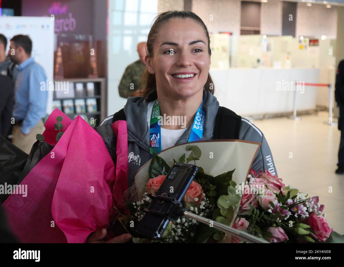 Benvenuto per gli atleti Barbara Matic e Lara Cvjetko in aeroporto dopo il ritorno dal ...
