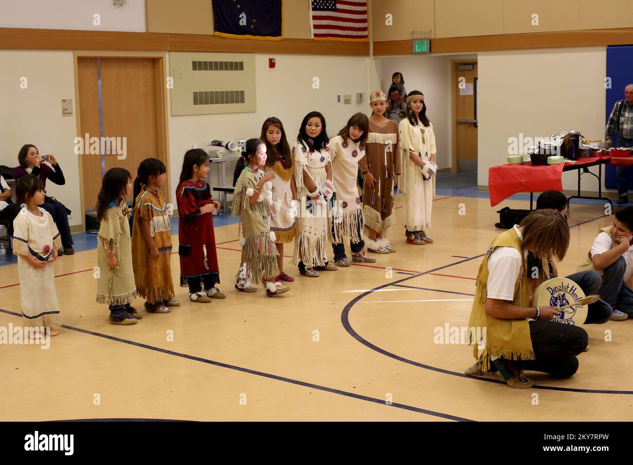 Potlatch ceremony immagini e fotografie stock ad alta risoluzione - Alamy