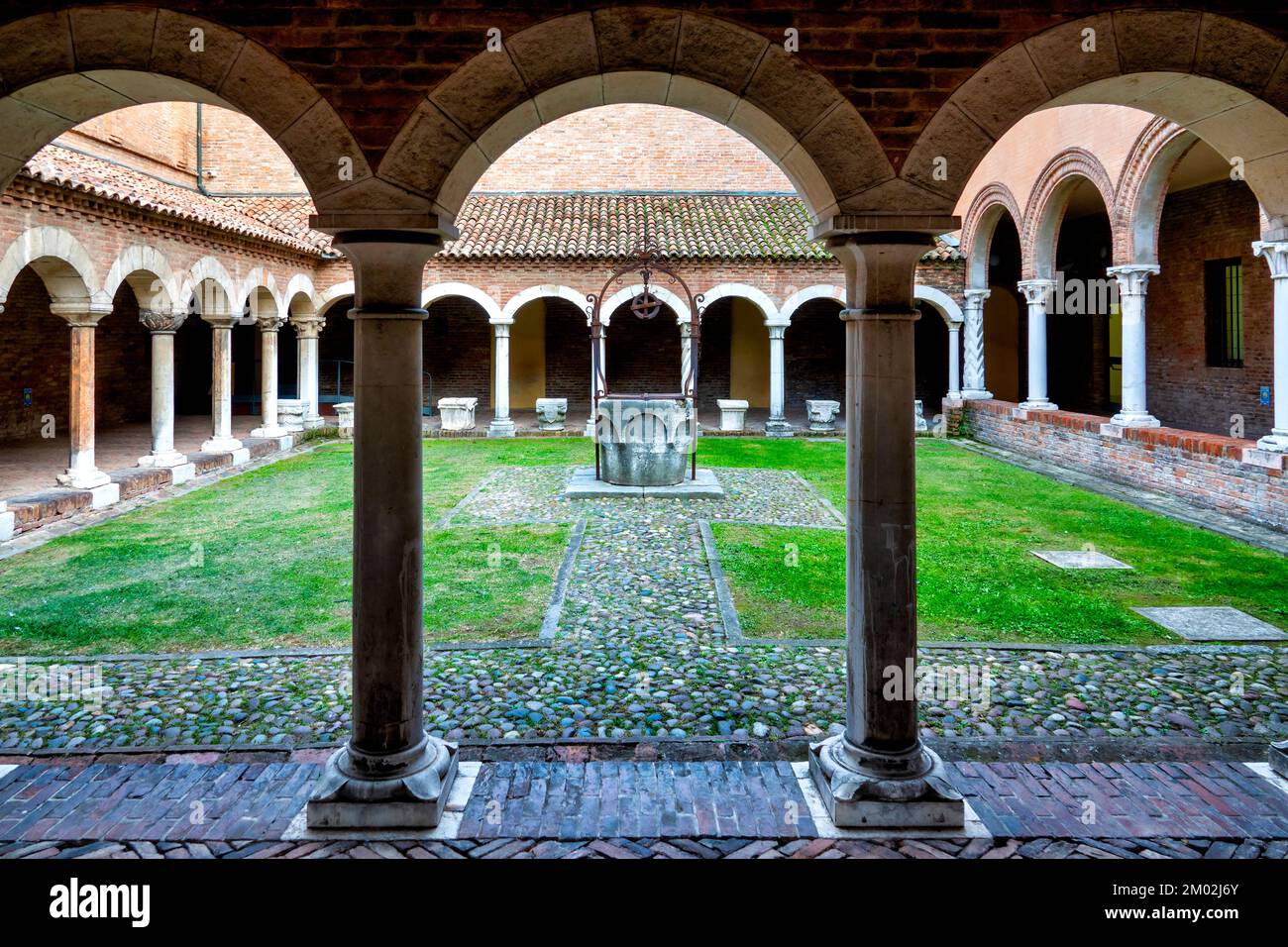Ex chiesa di san romano immagini e fotografie stock ad alta risoluzione ...