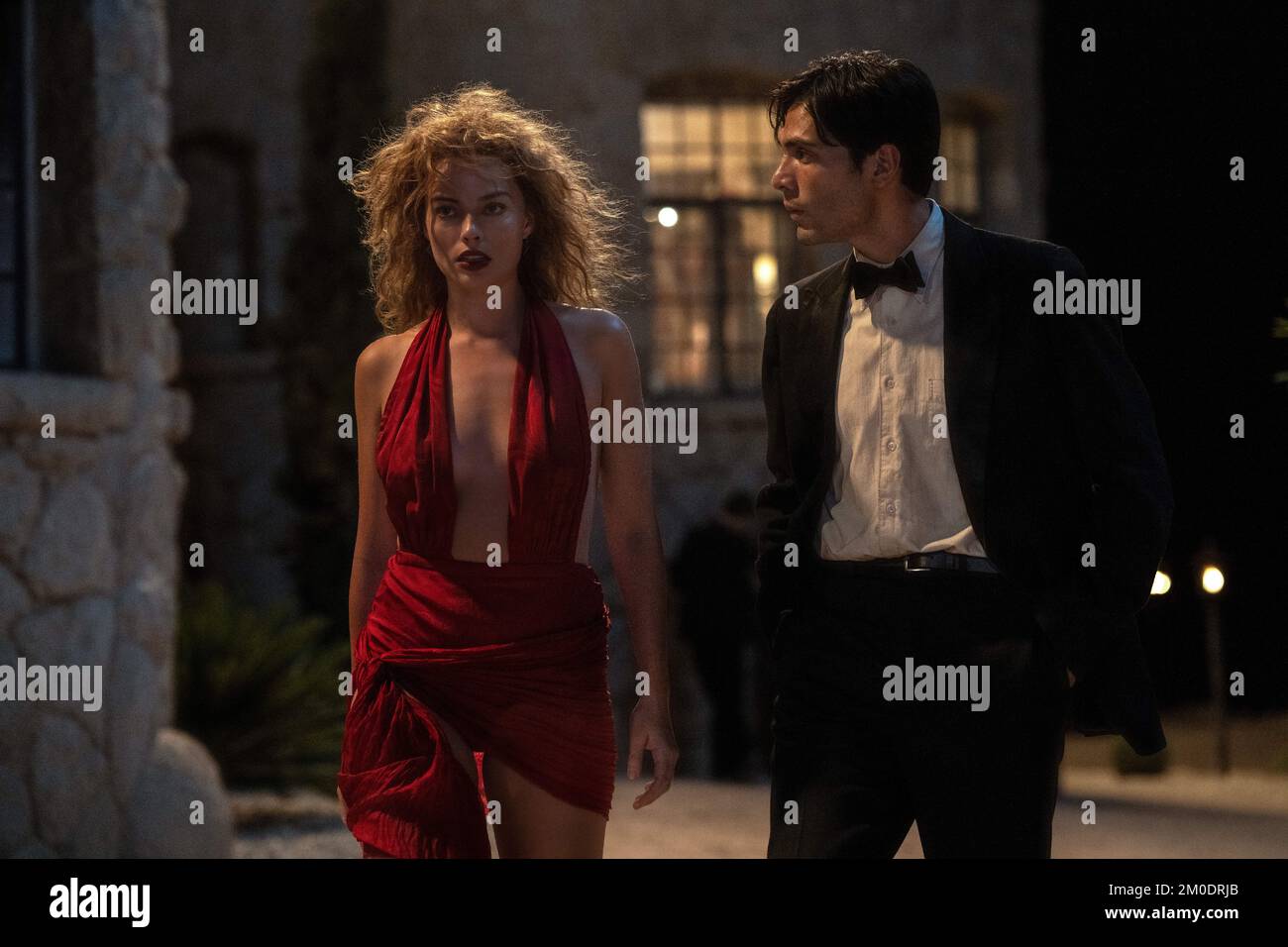 Margot Robbie suona Nellie LaRoy e Diego Calva suona Manny Torres in ...