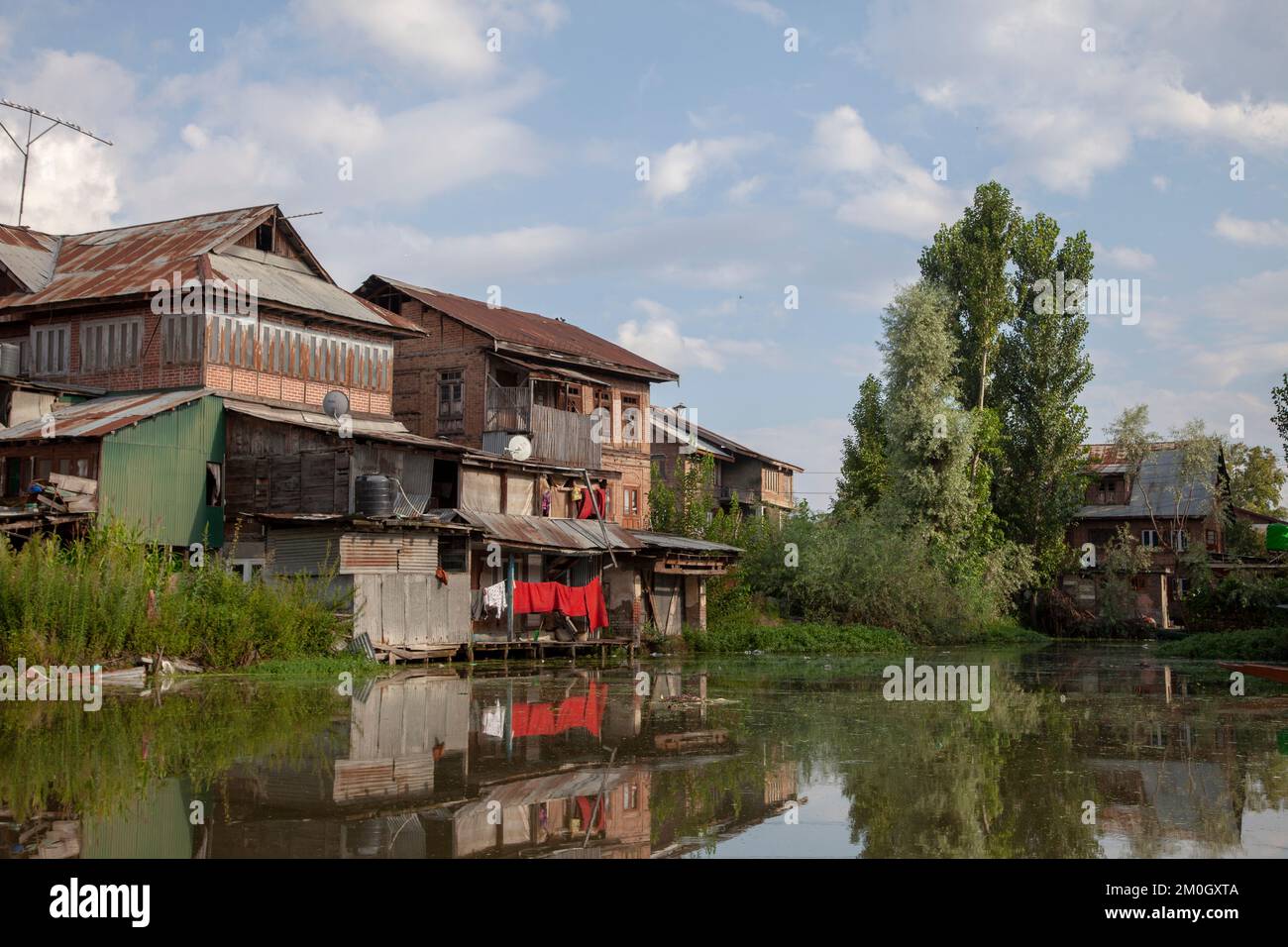 Dal lago srinagar jammu e la collina del kashmir immagini e fotografie ...