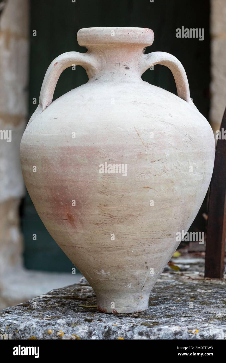 Anfora romana immagini e fotografie stock ad alta risoluzione - Alamy