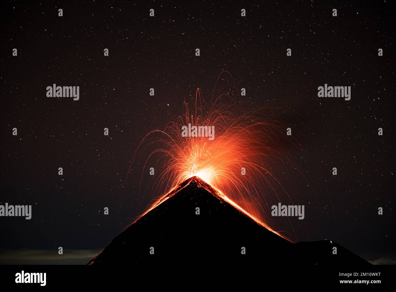Eruzione del vulcano immagini e fotografie stock ad alta risoluzione ...