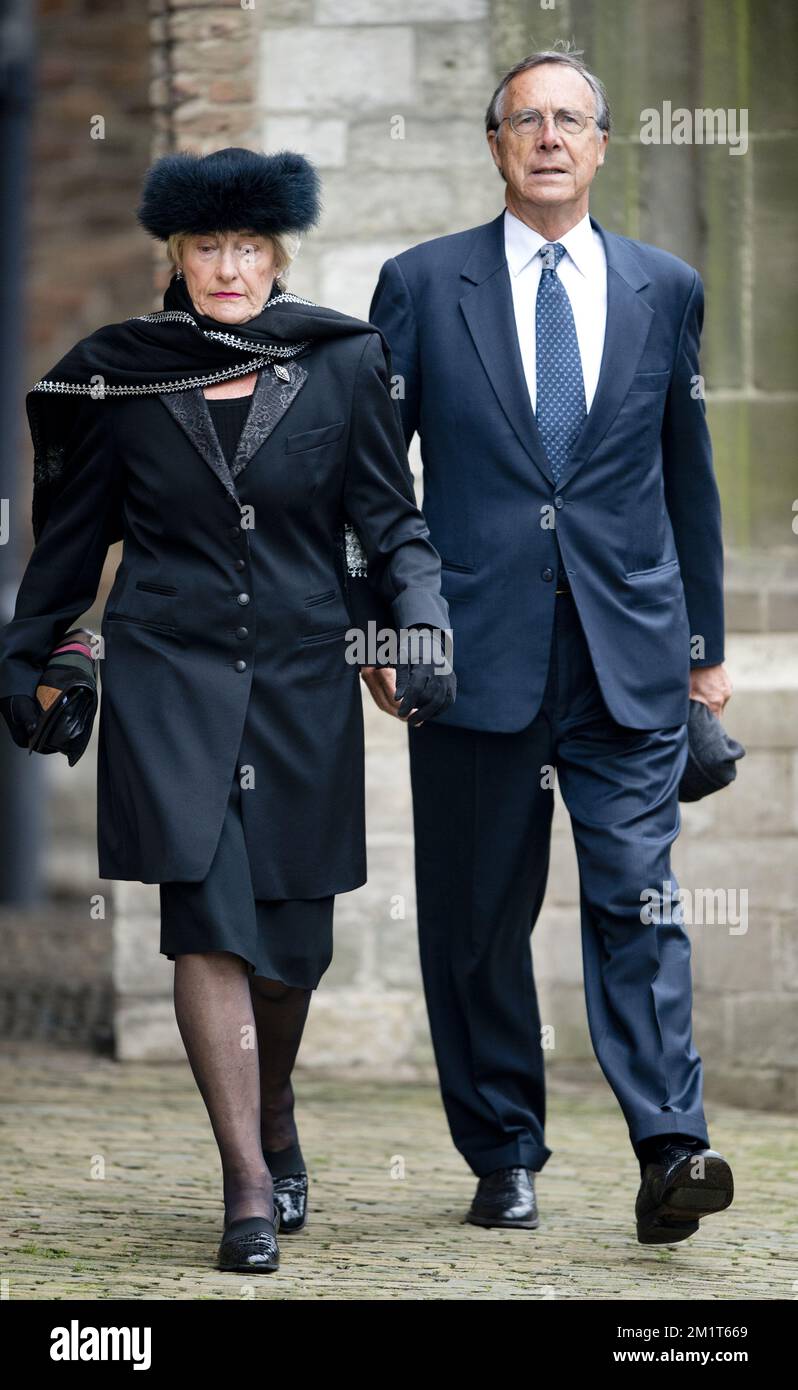 2-11-2013 DELFT - Dutch Princess Beatrix (L-R), Queen Maxima, Contessa ...