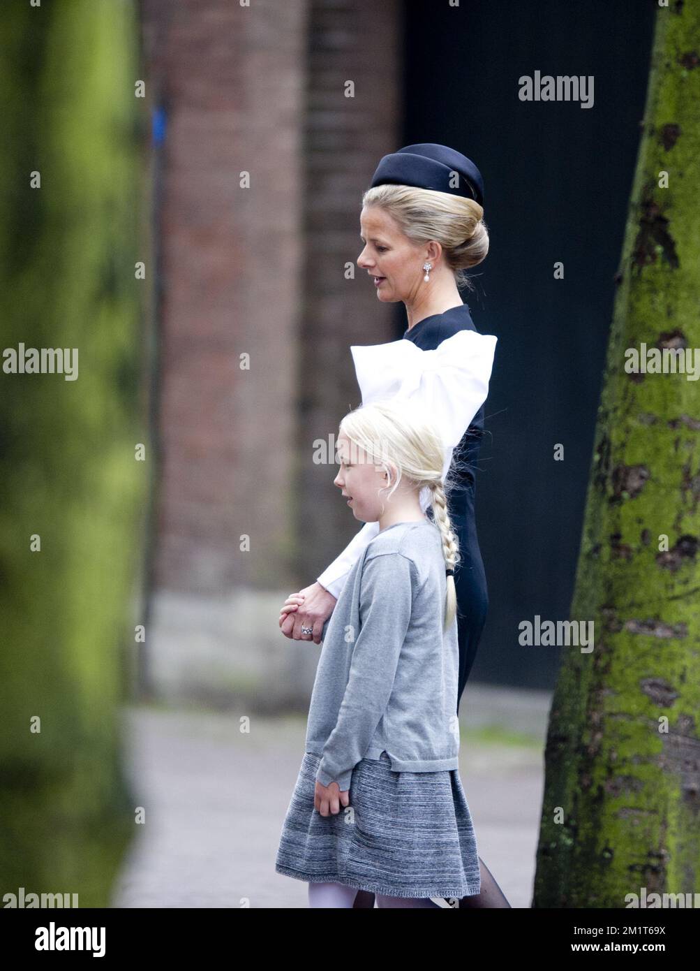 2-11-2013 DELFT - Dutch Princess Beatrix (L-R), Queen Maxima, Contessa ...