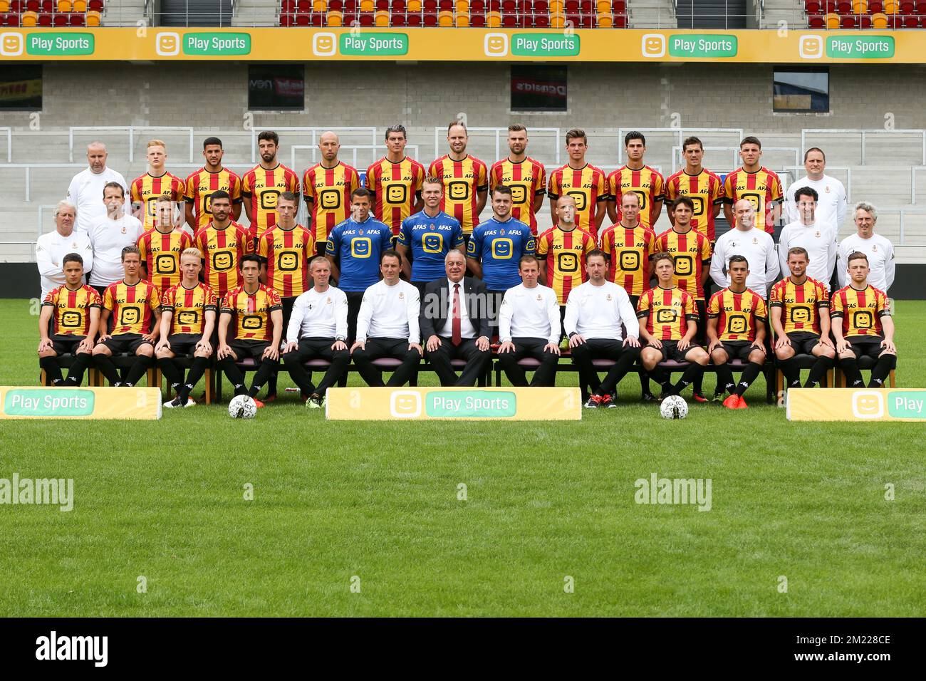 (Prima fila L-R): Logistico Marc Bols, Jules Van Cleemput, Ahmed El ...