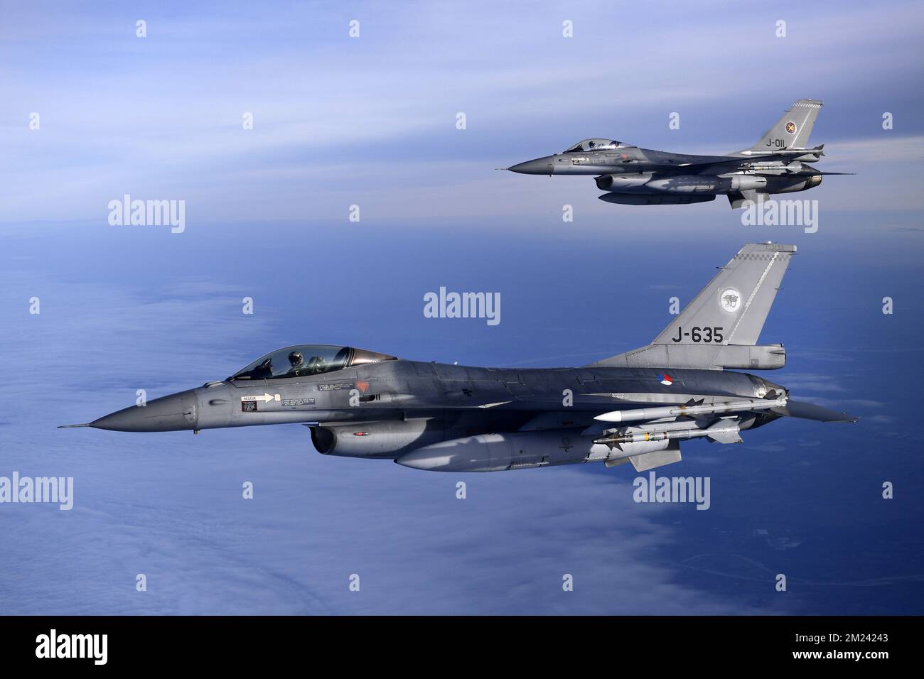 L'immagine mostra un volo di prova di F16 aerei da combattimento della ...