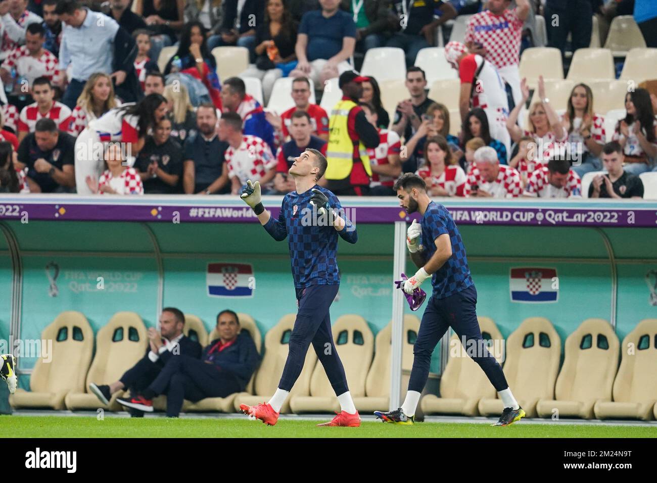 DOHA, QATAR - 13 DICEMBRE: Il giocatore della Croazia Dominik Livakovic ...