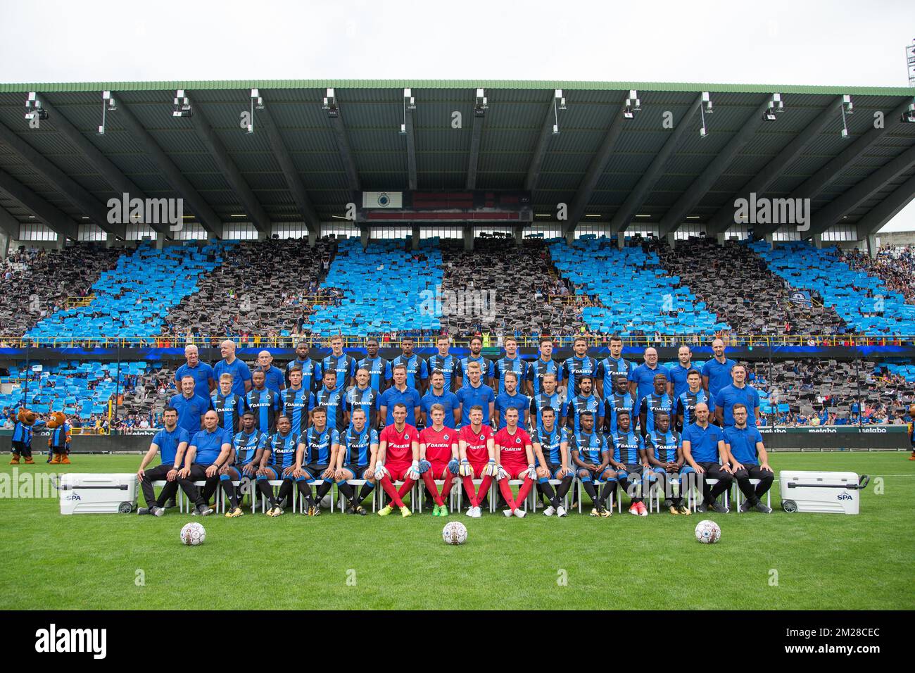 (Fila superiore L-R) uomo materiale Pascal Plovie, uomo materiale ...