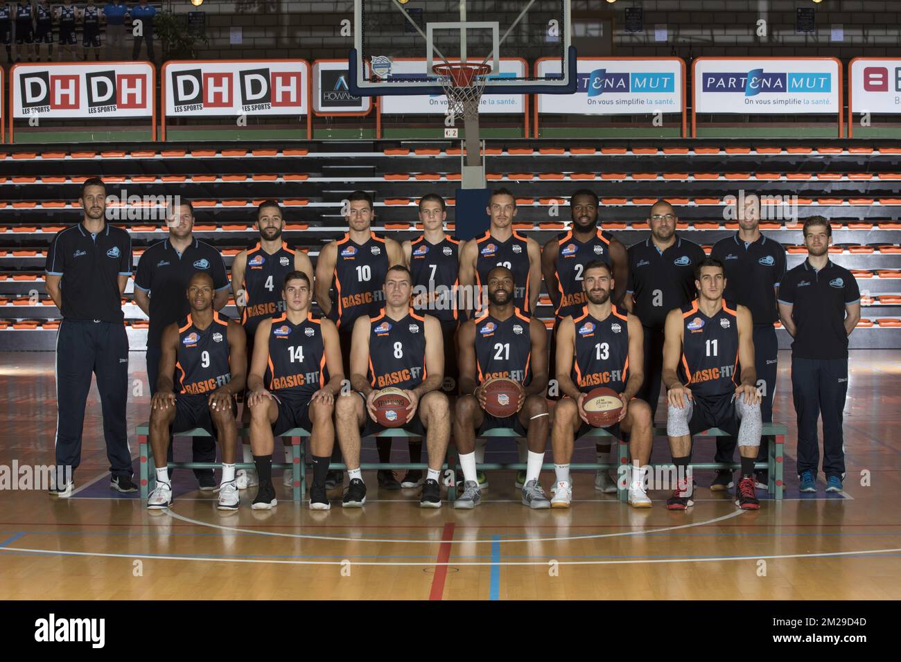 L-R, UP, assistente tecnico di Bruxelles Laurent Kroner, allenatore ...