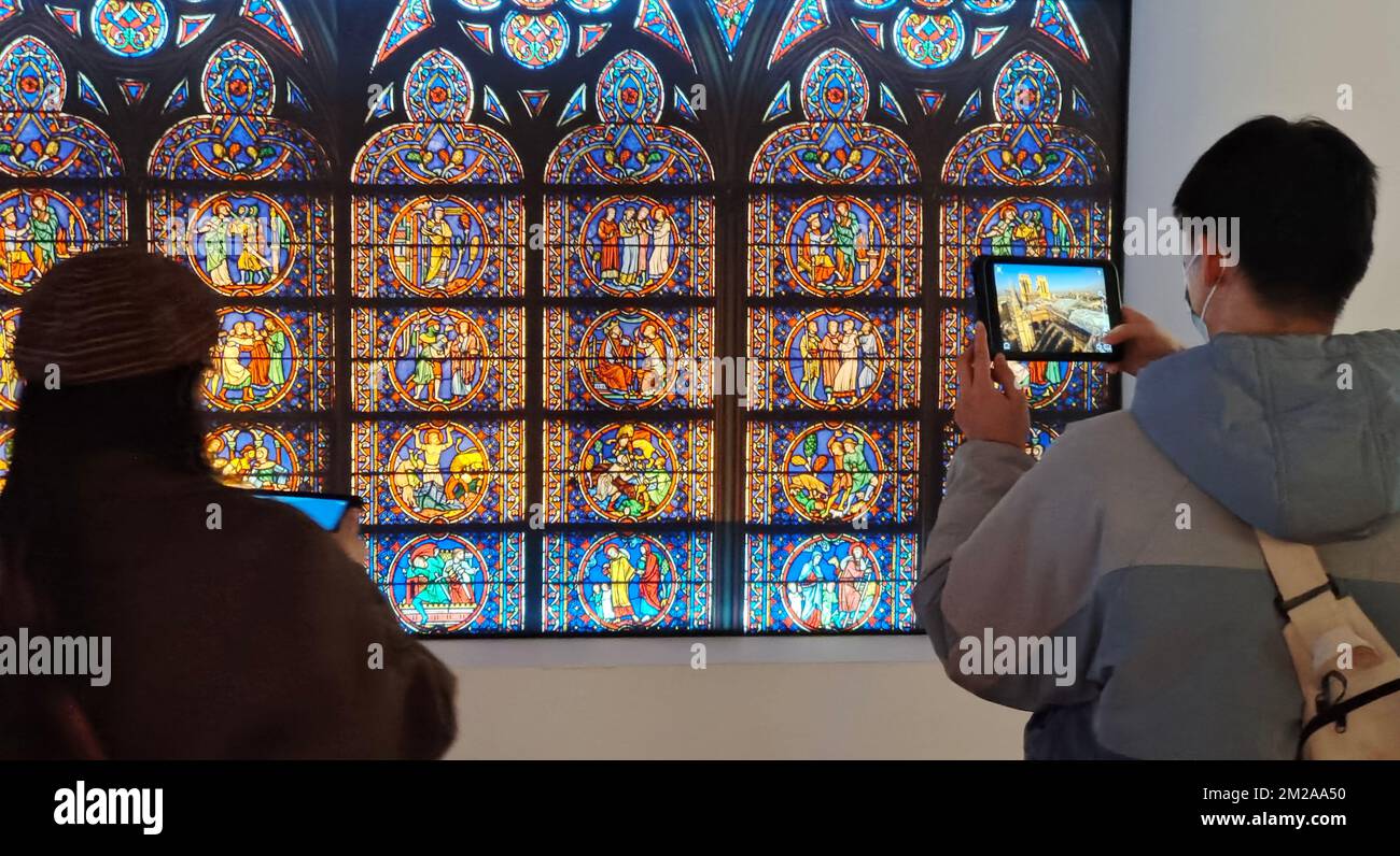 SHANGHAI, CINA - 10 DICEMBRE 2022 - i visitatori visitano la prima mostra immersiva di realtà ...