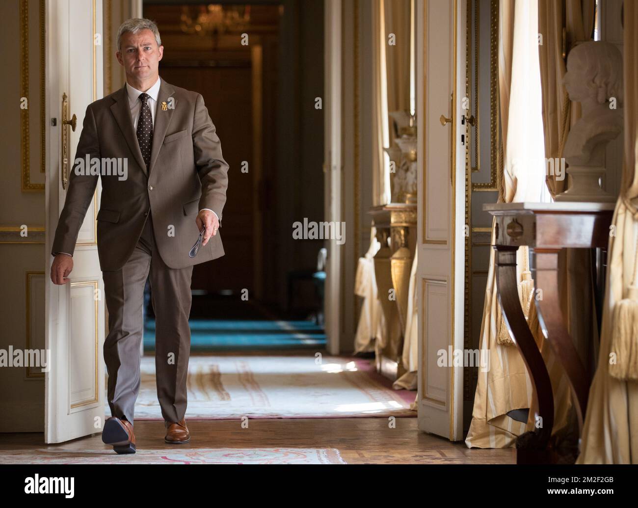 Protocollo principale del Palazzo reale Alain Gerardy raffigurato prima ...