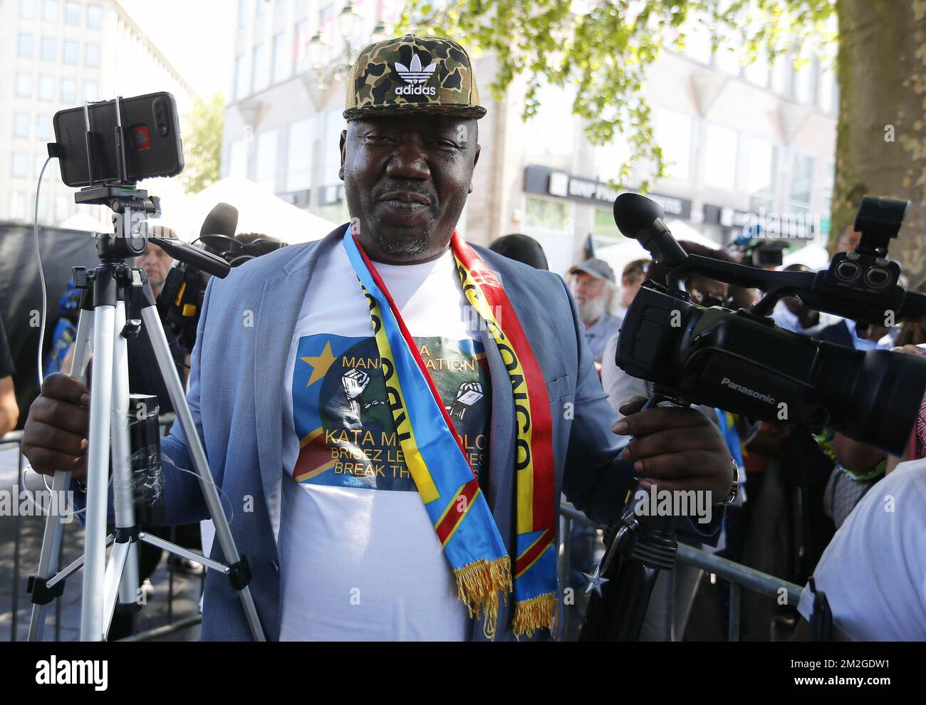 L'immagine mostra l'apertura della piazza 'Patrice Lumumba' a Bruxelles ...