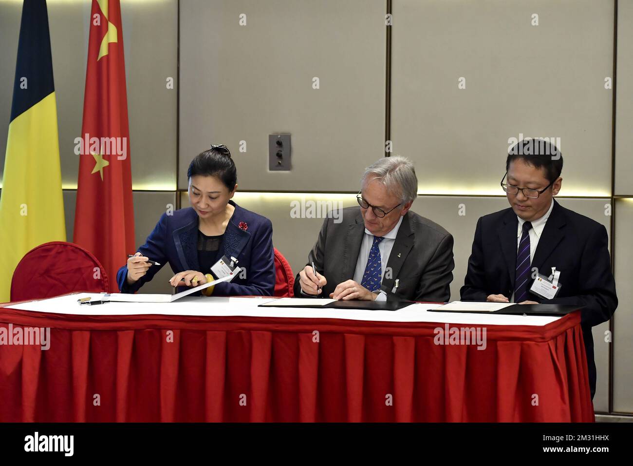 Xu Hong, presidente del consiglio di amministrazione, Nestec, Eric Van ...