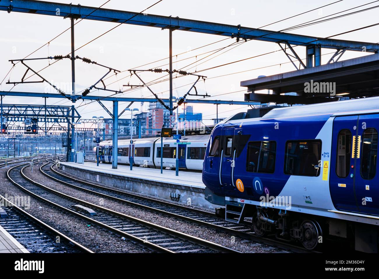 La stazione ferroviaria di Leeds, nota anche come stazione ferroviaria ...
