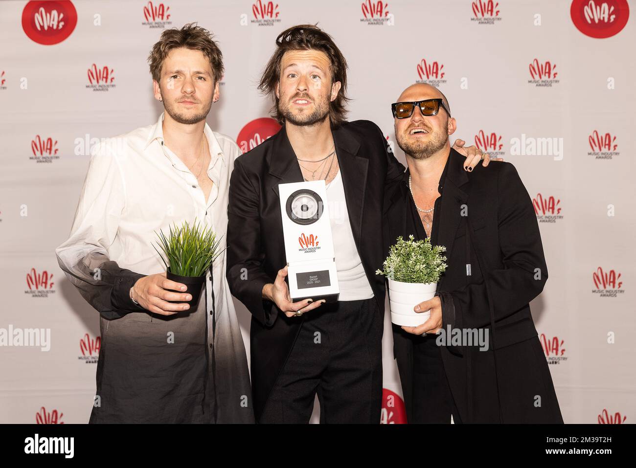 Oliver Symons, Mathieu Terryn e Simon Nuytten di Bazart posano con il ...