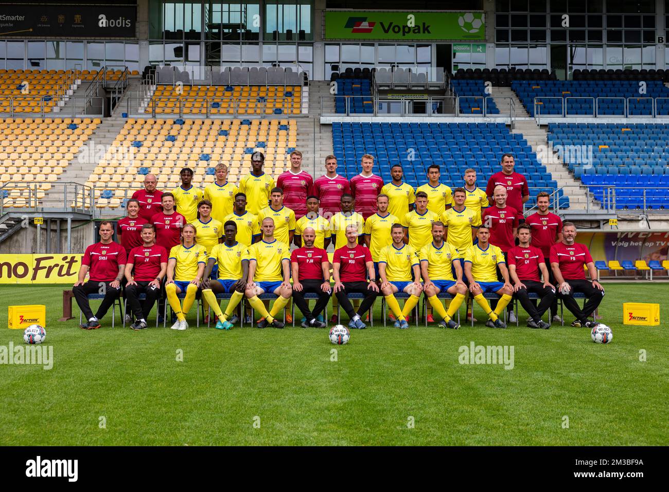 (TOP L-R), uomo materiale Albert Franssens, Yao Kpre anicet , Jacob ...